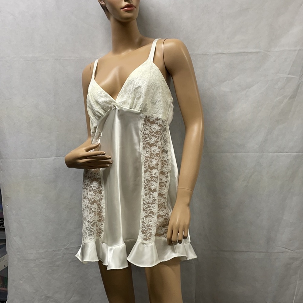Flora Nikrooz Lace Lingerie Chemise Gem